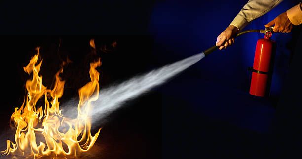 4 Cara (Metode) Memadamkan Api yang Benar! Wajib Tahu! - inilahjateng.com